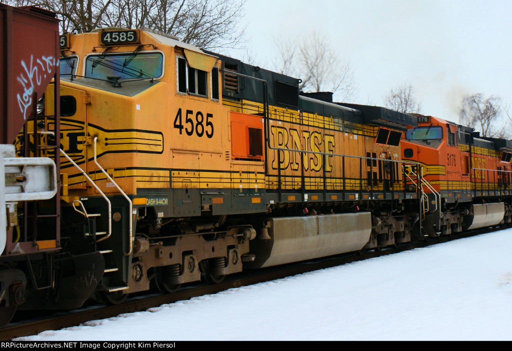 BNSF 4585